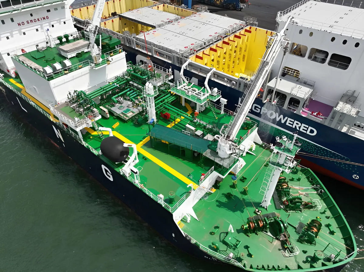 KLB conducts first SIMOPs LNG bunkering of a container ship in South Korea