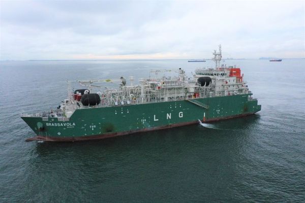 Pavilion Energy’s LNG bunker vessel completes first operations in Singapore Pavilion Energy’s LNG bunker vessel completes first operations in Singapore