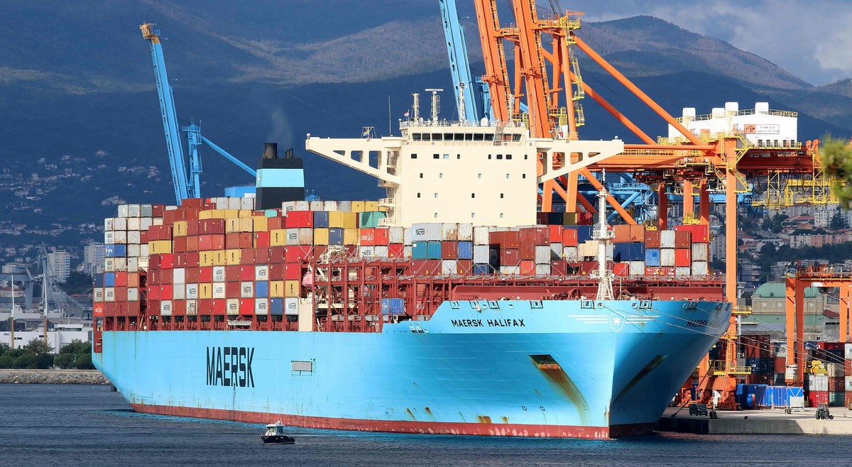 Maersk unveils new dual-fuel methanol vessel in Singapore