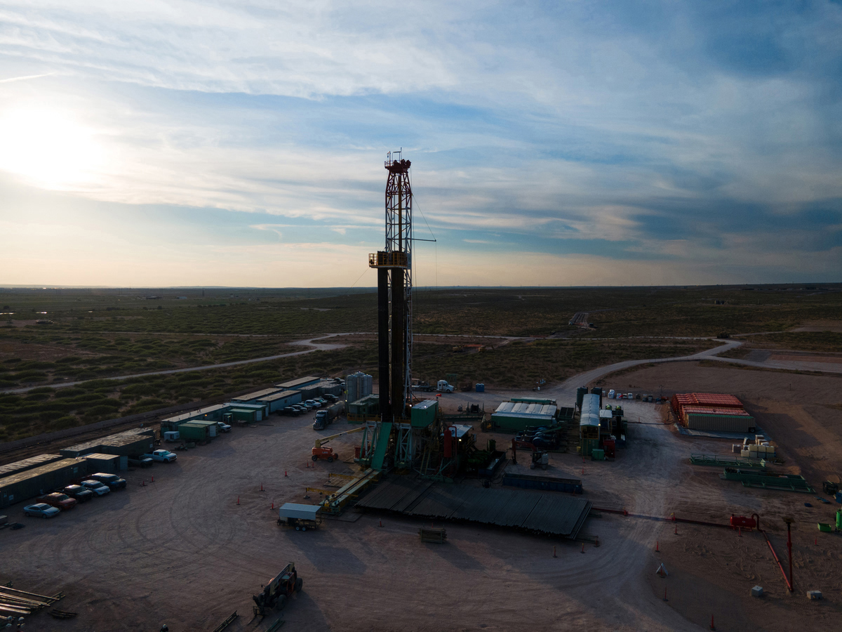 US oil rig count slips again