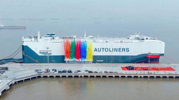 Höegh Autoliners takes delivery of fourth LNG dual-fuel PCTC
