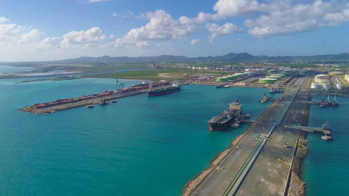 Ocean Point starts STS transfer of LNG in the Caribbean